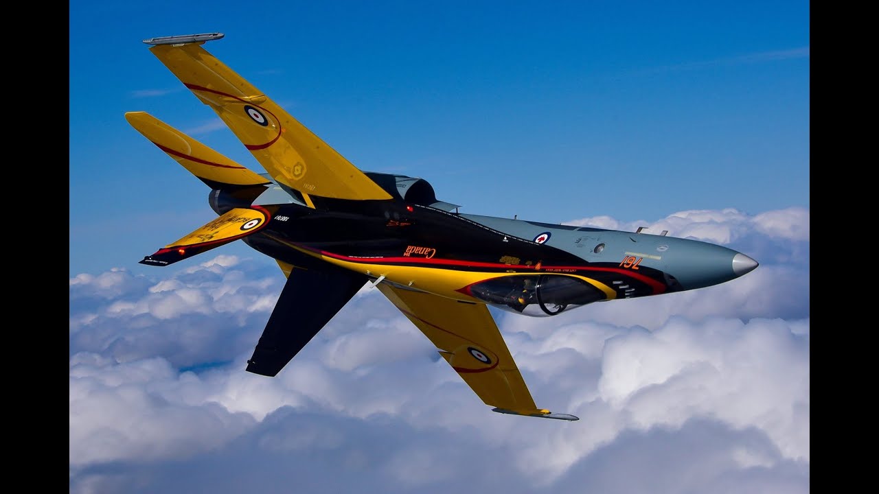Canadian CF18 Hornet .low passes . vertical climb . London airshow 2016 ...