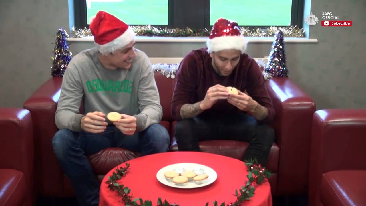 SAFC CHRISTMAS: South Americans try mince pies for the first time - YouTube