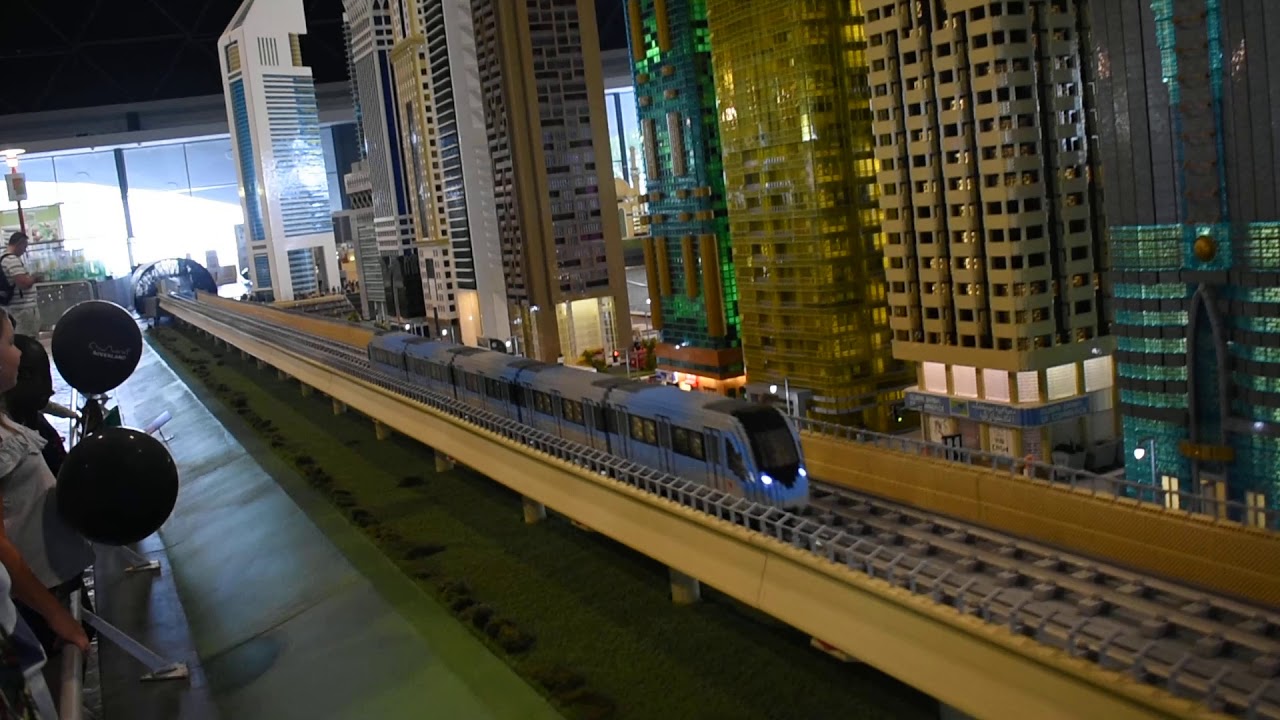 Miniature Dubai metro made out of Legos - YouTube