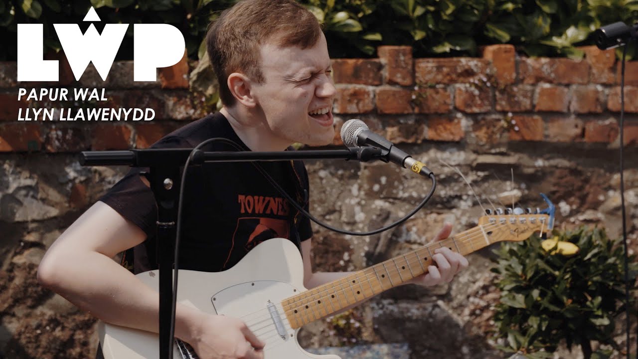 Papur Wal - Llyn Llawenydd - YouTube