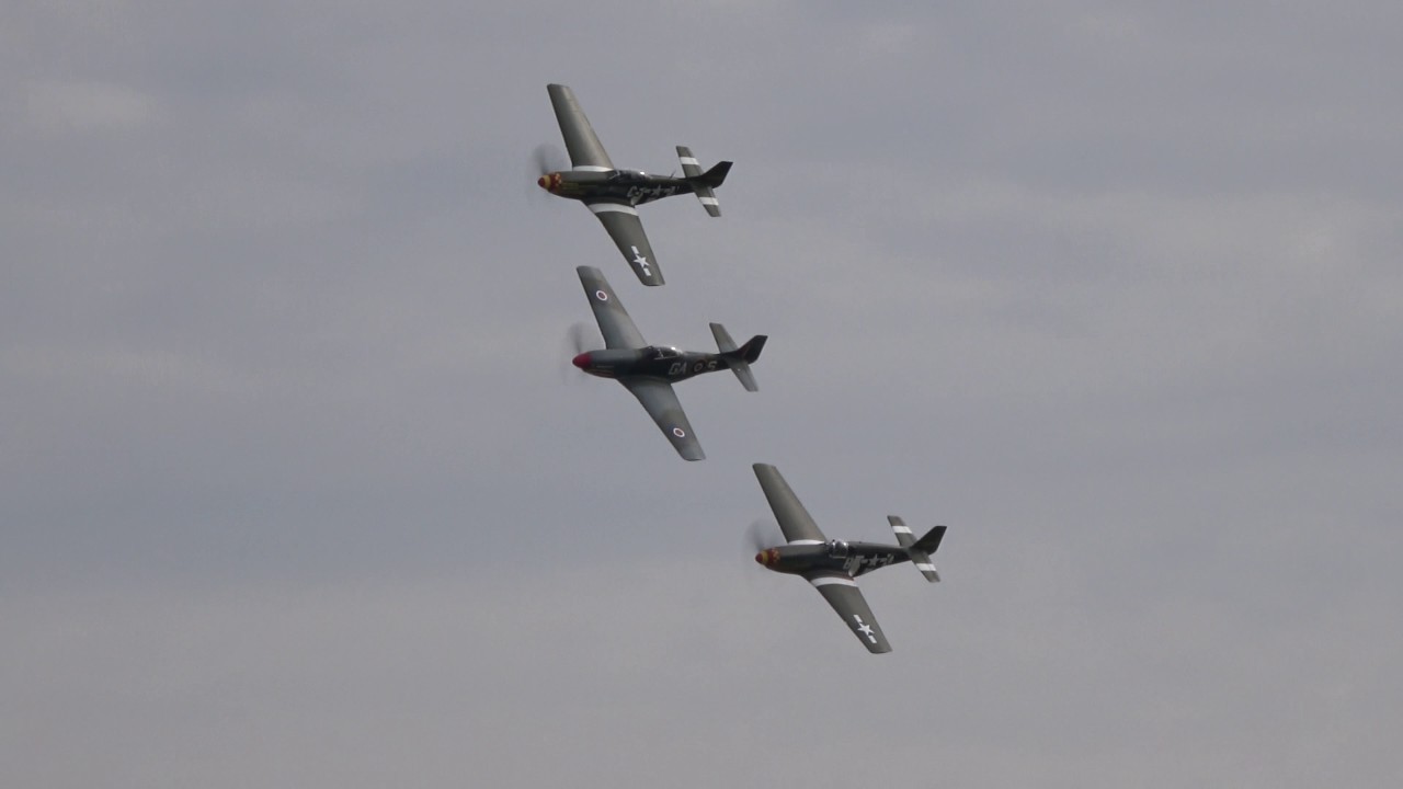 Amazing P-51 Mustang aerobatics - The Horsemen - P51's 'Frenesi', 'The ...