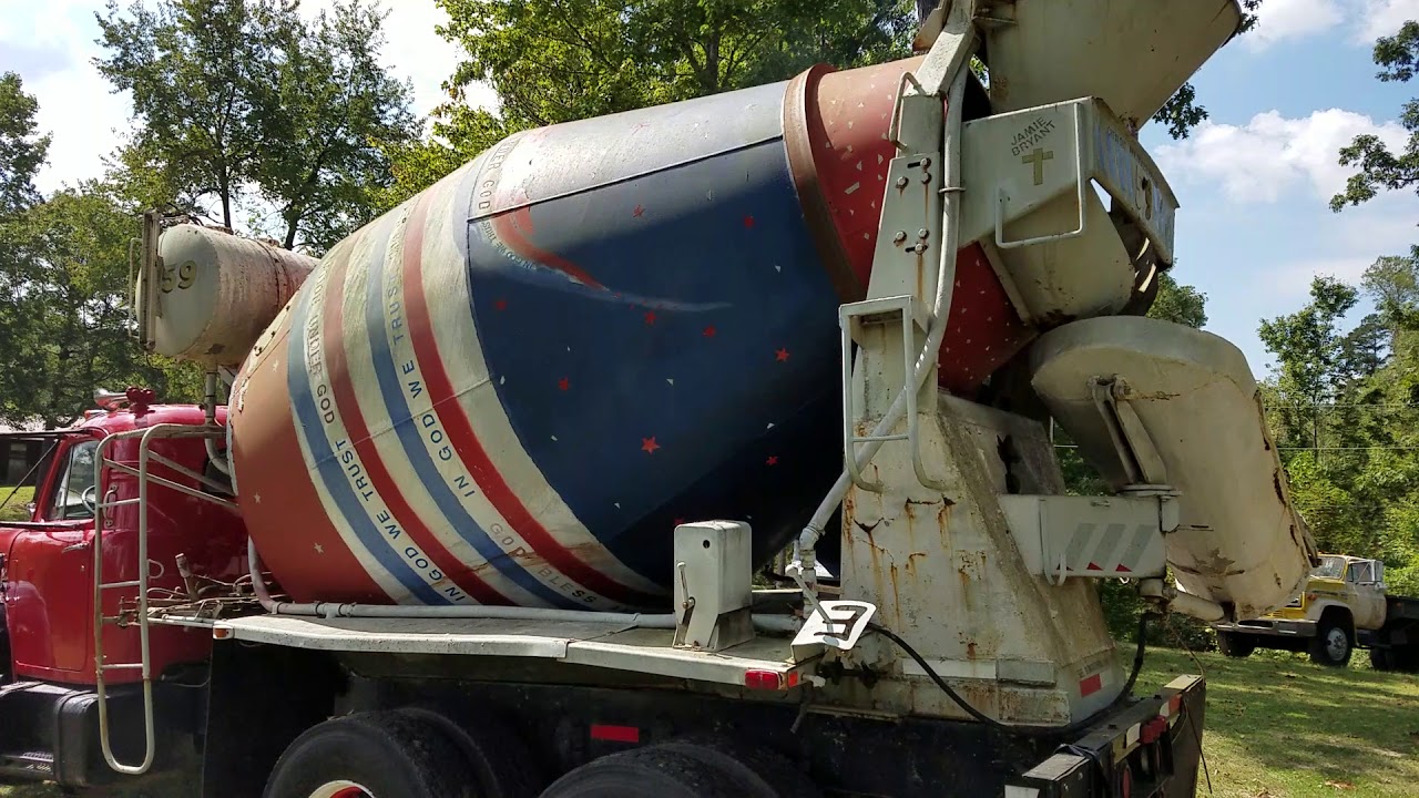 1965 B53S mack - YouTube