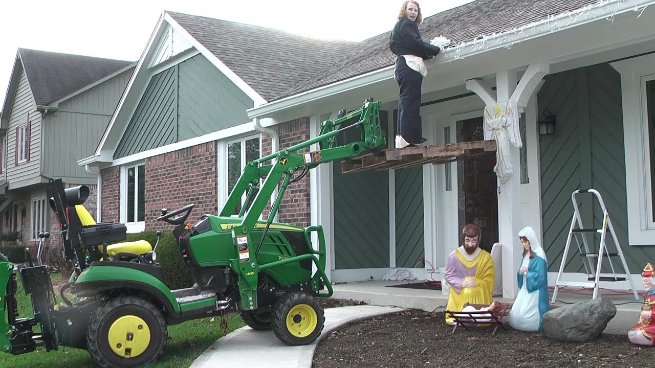 #30 Deere 1025R Christmas Light Installation with Loader/Ladder ...