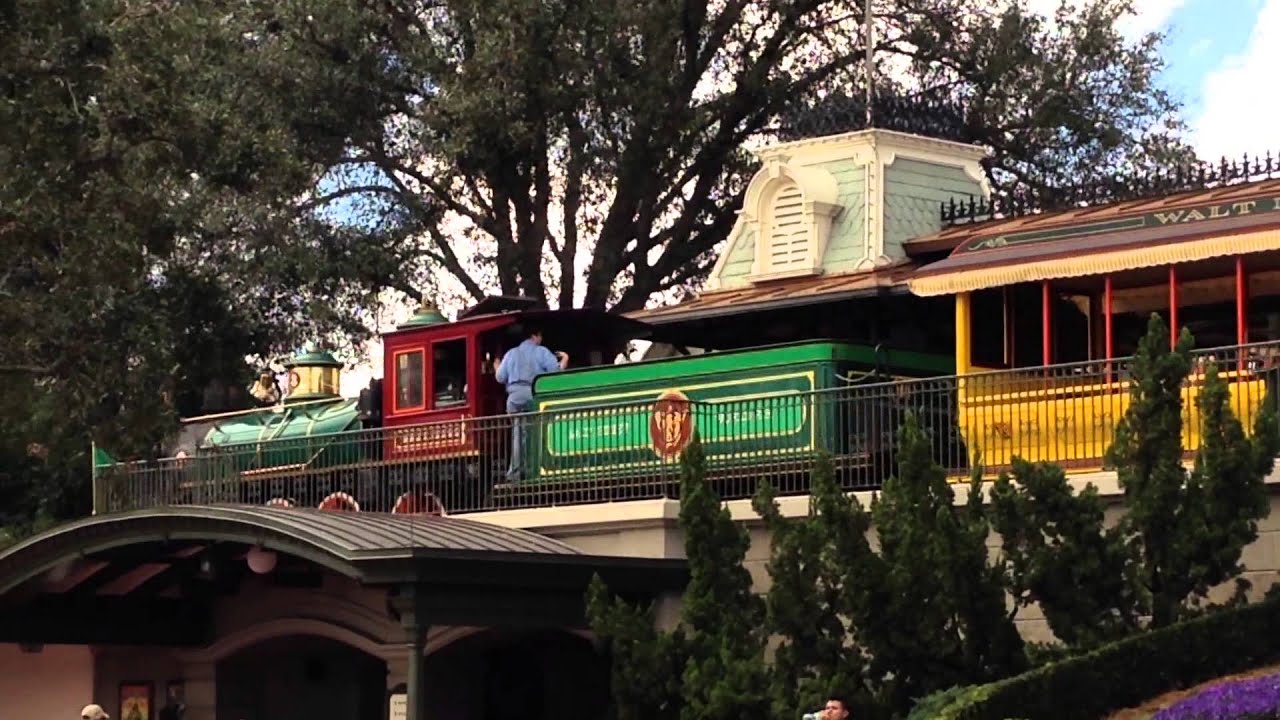 Roger E. Broggie Engine #3 - Arriving At Main Street Station - YouTube