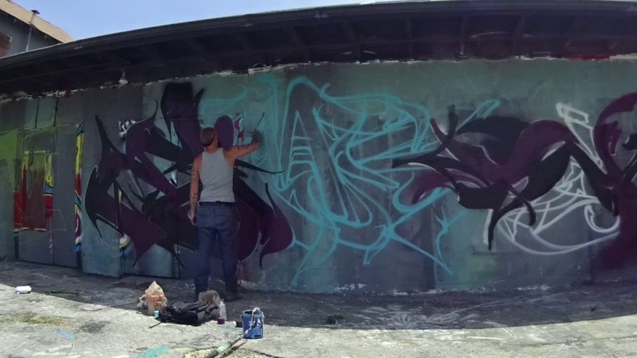 Graffiti Piecing 2018: Smile x Dezek - YouTube