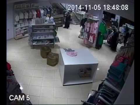 Gypsies stealing from a shop in athens ! - YouTube