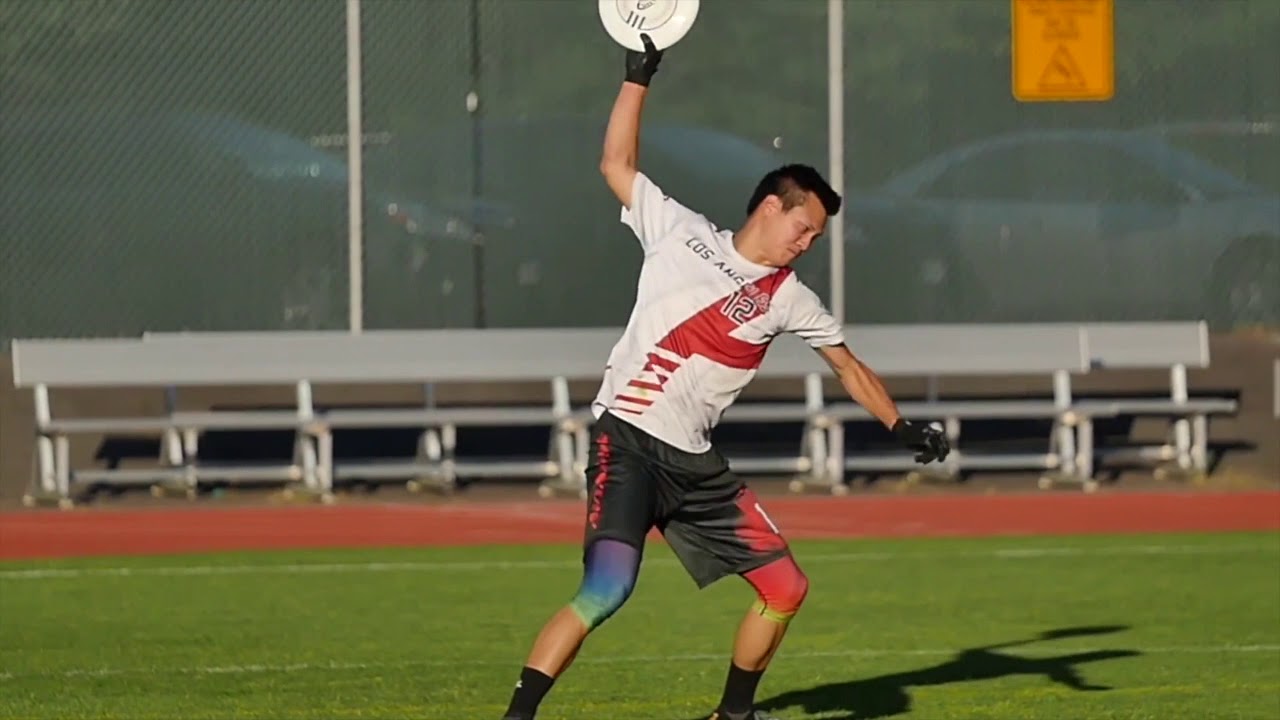 For those who don't think ultimate frisbee is a sport - YouTube