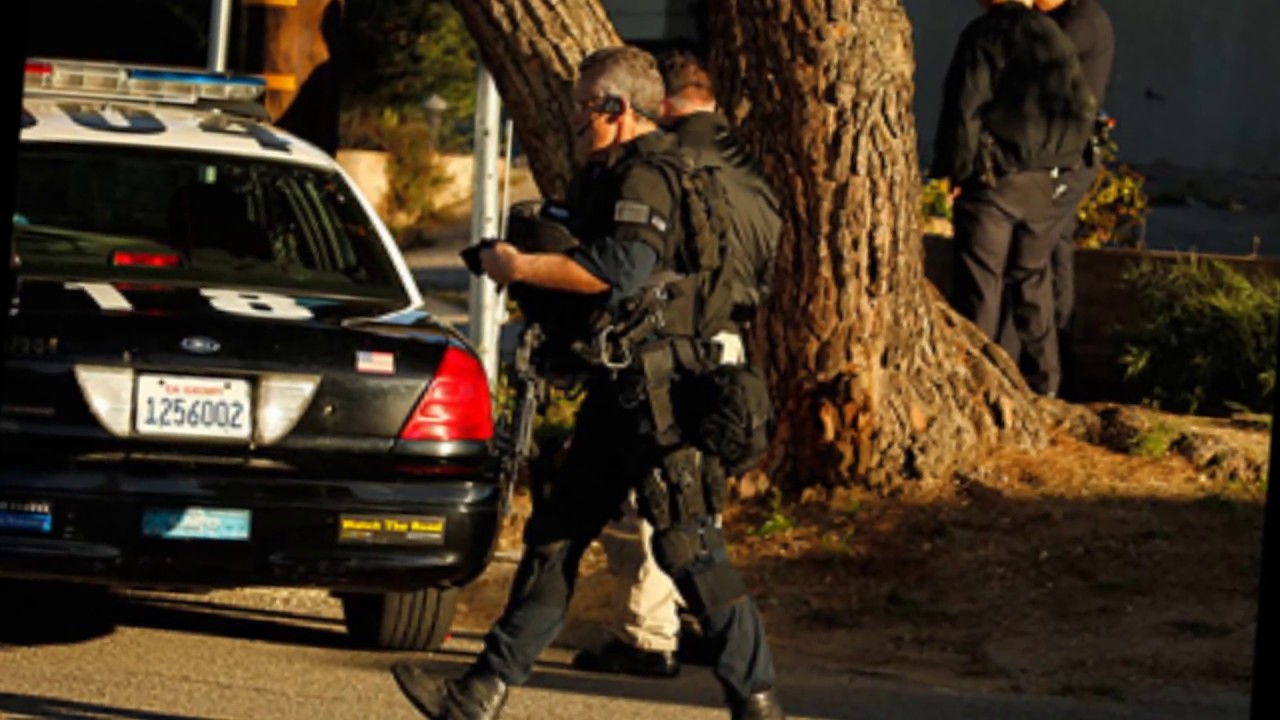 FedSig Arjent LAPD V.2 lightbar HD VIDEO - YouTube