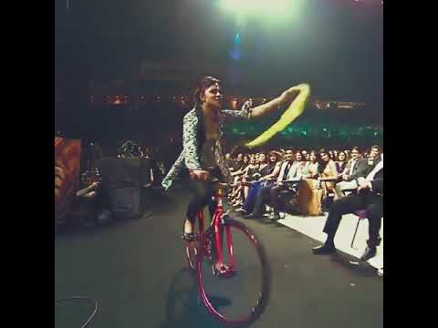 Rafta Rafta dekho Ankh meri lad gyi Priyanka Chopra Stage Dance WITH REKHA