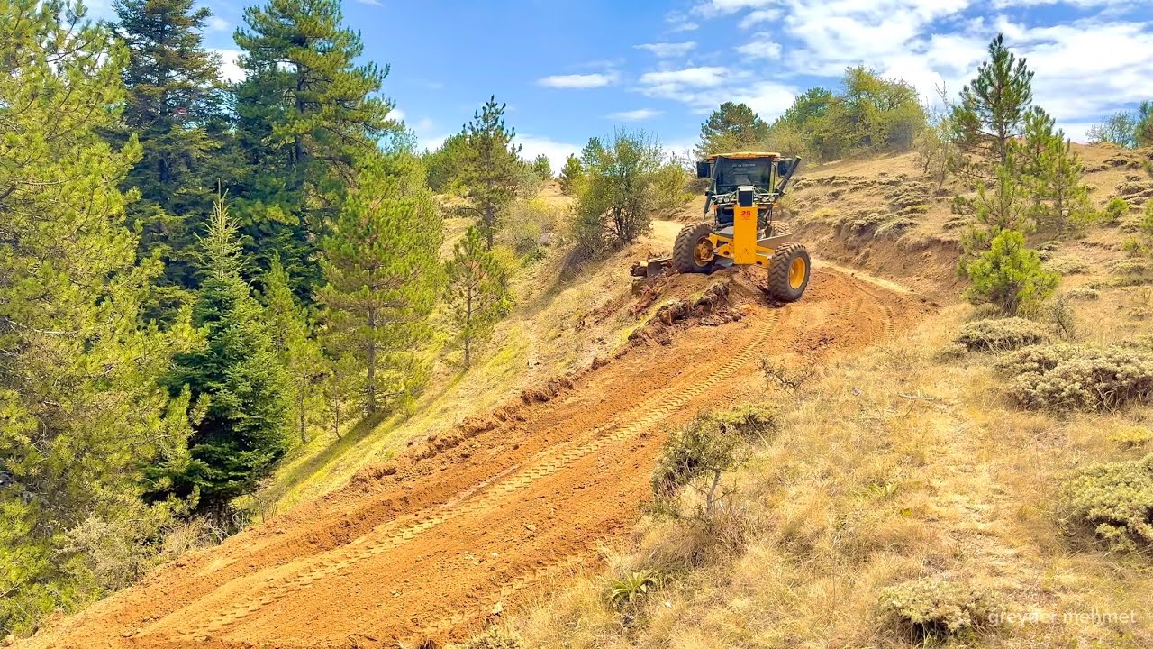 How to Widen a Road and Open a Flooded Road with a John Deere 670 GP ...