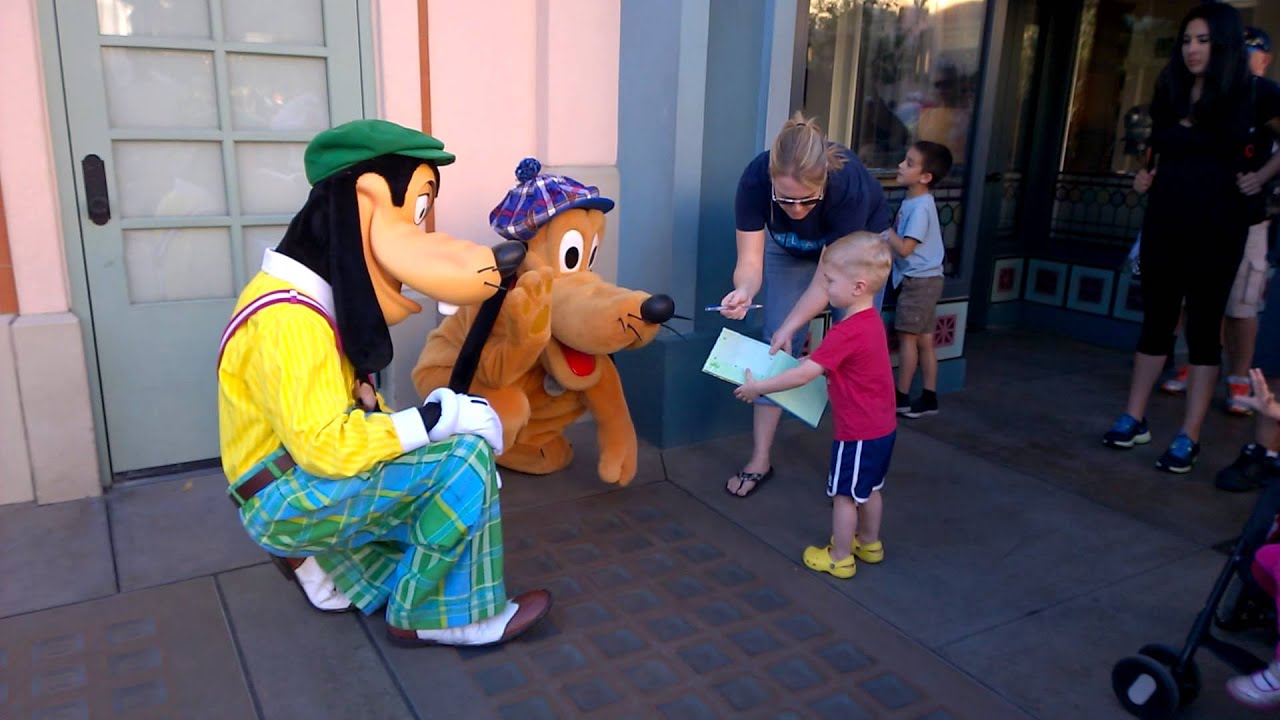 Harrison meets Goofy & Pluto! - YouTube
