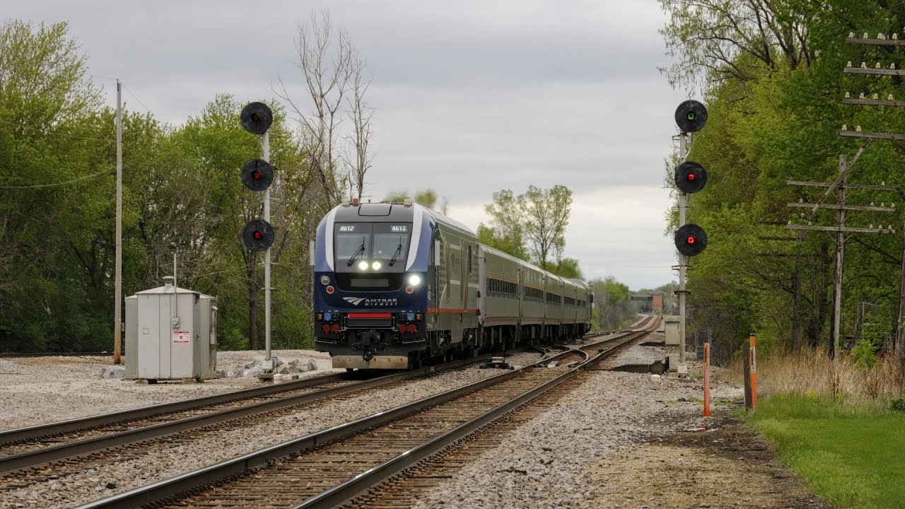 SC 44 Charger Leads Amtrak 338 through Sturtevant Wi - YouTube