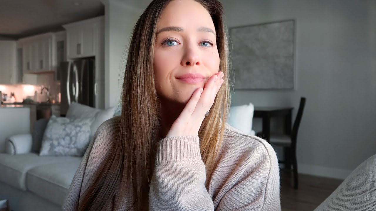 WHAT I'M READING RIGHT NOW | Amy Landino - YouTube