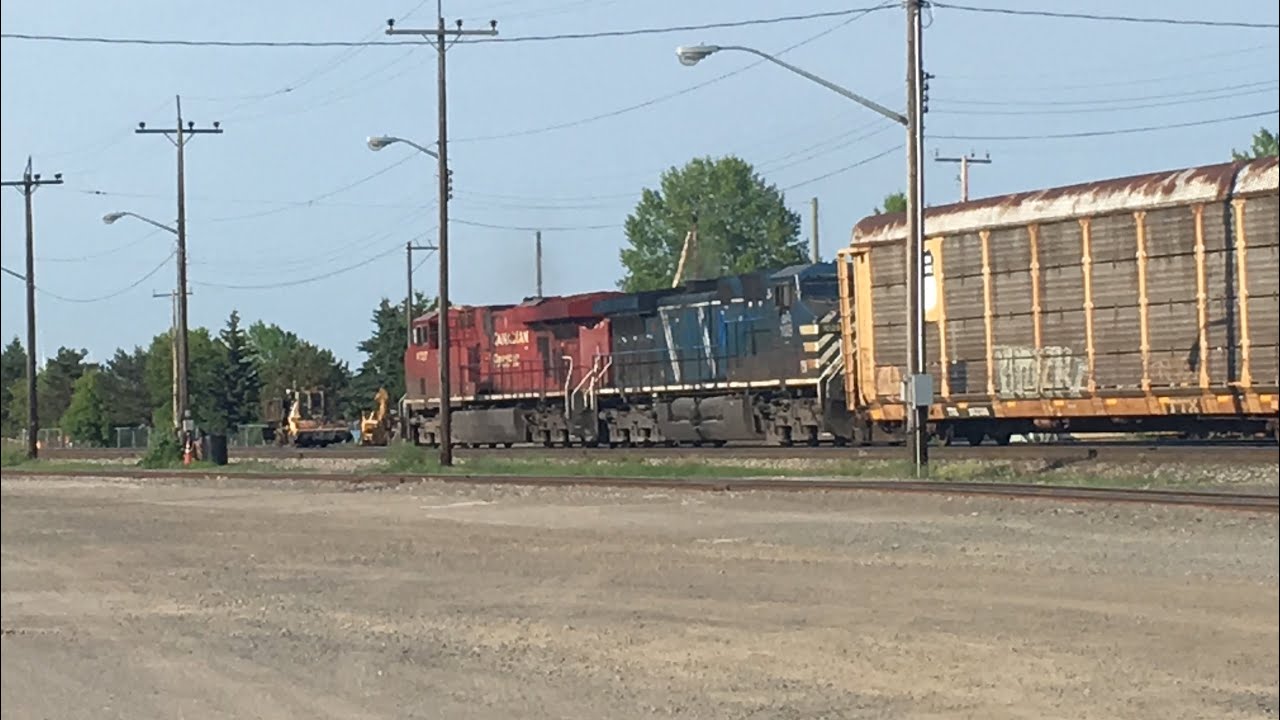 CP 8737 east at Thunder Bay - YouTube