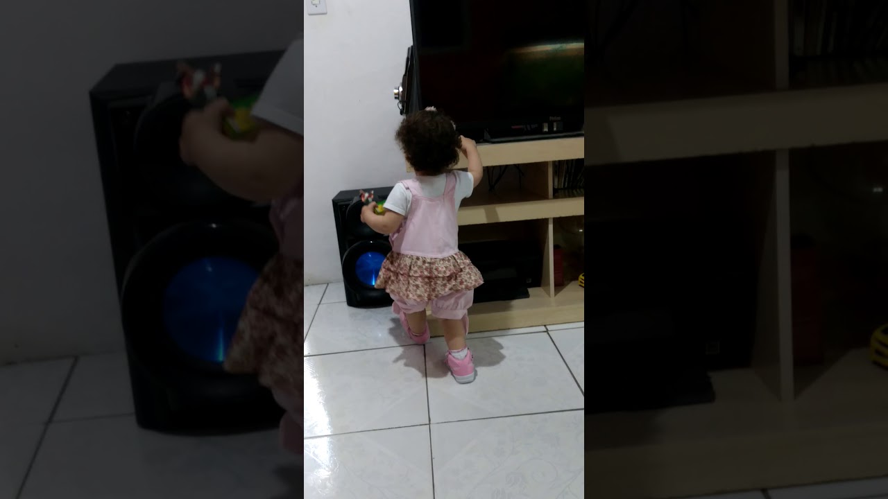 Bebê dançando - YouTube