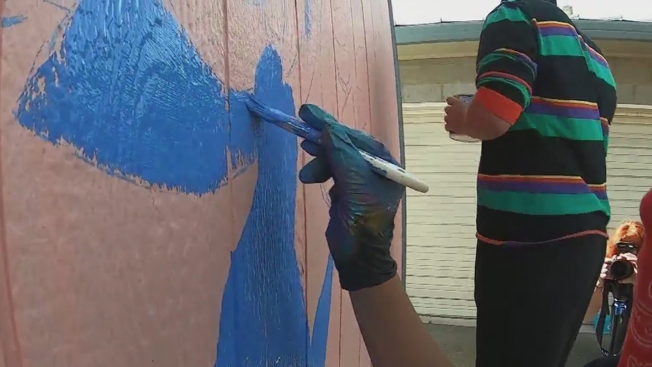 Color Outside the Lines connects youth with art in new mural ...