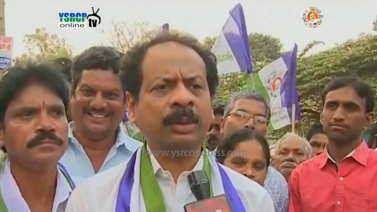 E.Godavari : YSRCP Leader Mutta Sasidhar in Gadapa Gadapaku YSR ...