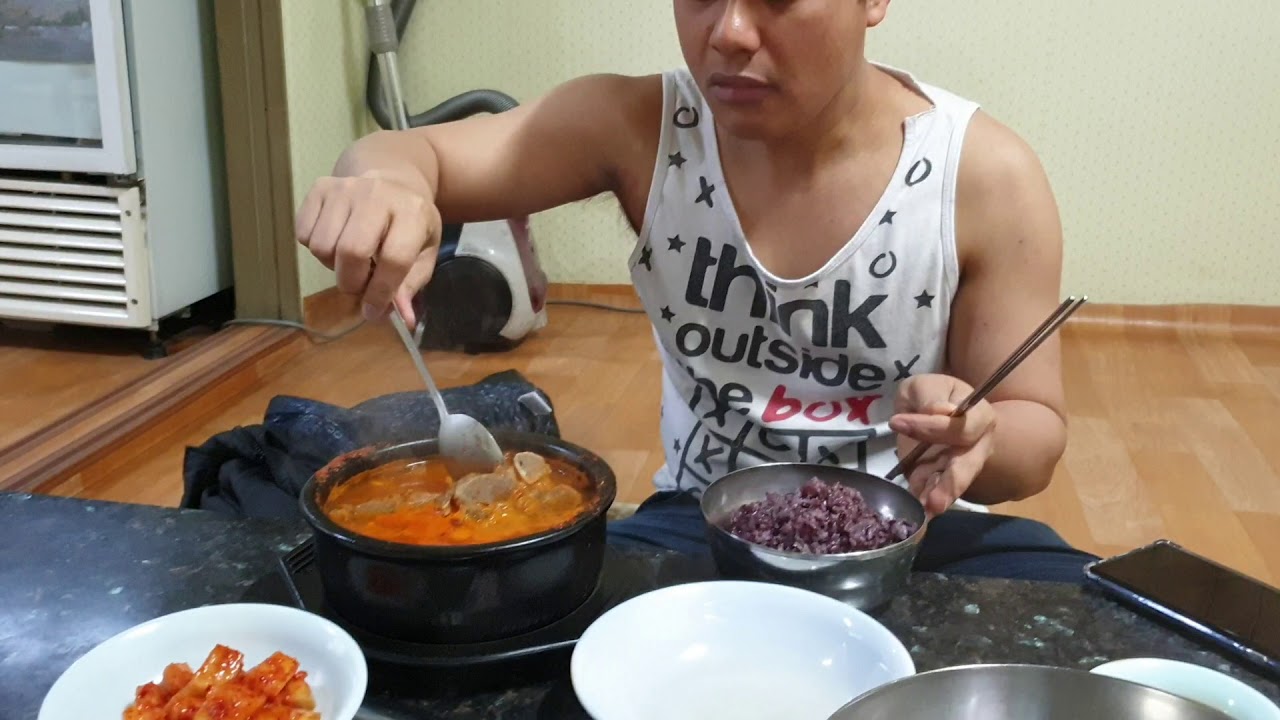 Korea Restaurant kamjatang ( butobuto ) - YouTube