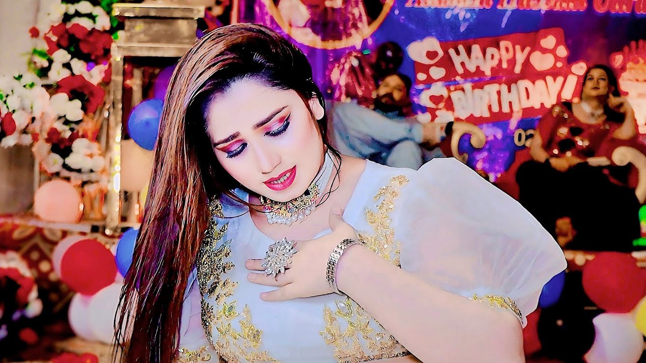 Mehak malik Song | Asan Te Yaraan De Yar Han | Mehak Malik | Dance Performance | St Studio - YouTube