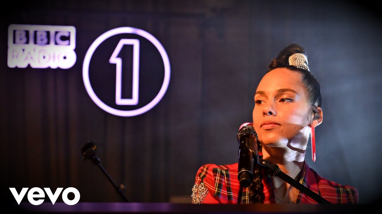 Alicia Keys - Underdog in the Live Lounge - YouTube