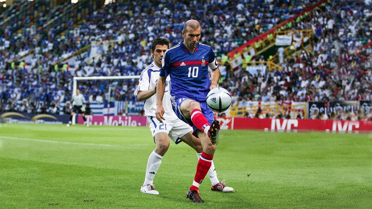 No one has matched Zidane's First Touch so far - YouTube