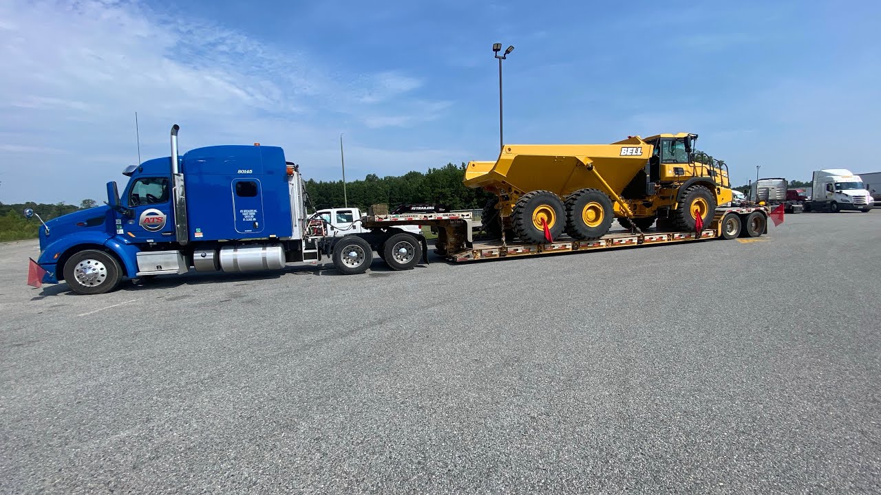 Hauling a Bell B30 Articulated Dump Truck - YouTube