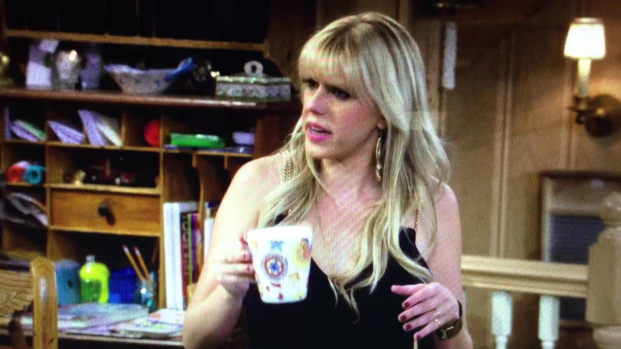 Raven-Symoné Reference on 'Fuller House' - YouTube