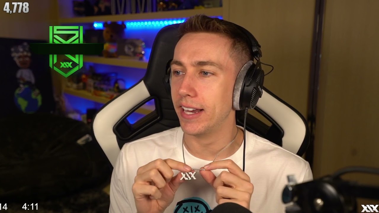 Miniminter Gets A Sidemen Chain - YouTube