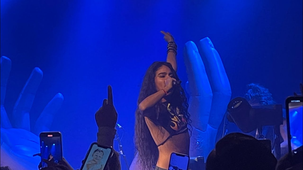 Jessie Reyez - Mutual Friend LIVE - YouTube