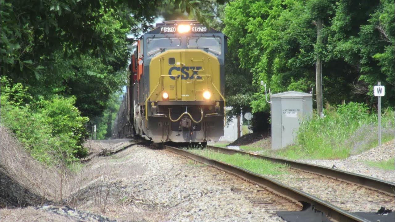 CSX SD70MAC 4579 Leads B657-23 With BNSF - YouTube
