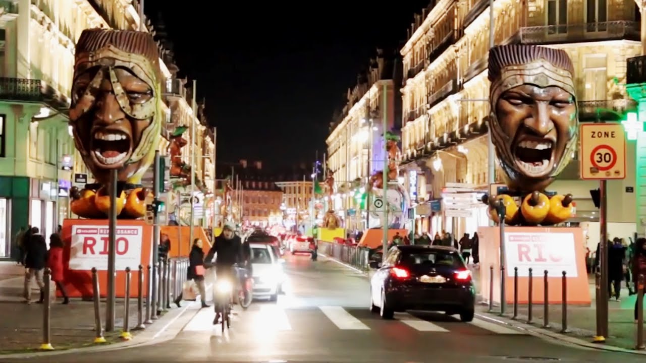 Rio Carnival Totems in Lille - YouTube