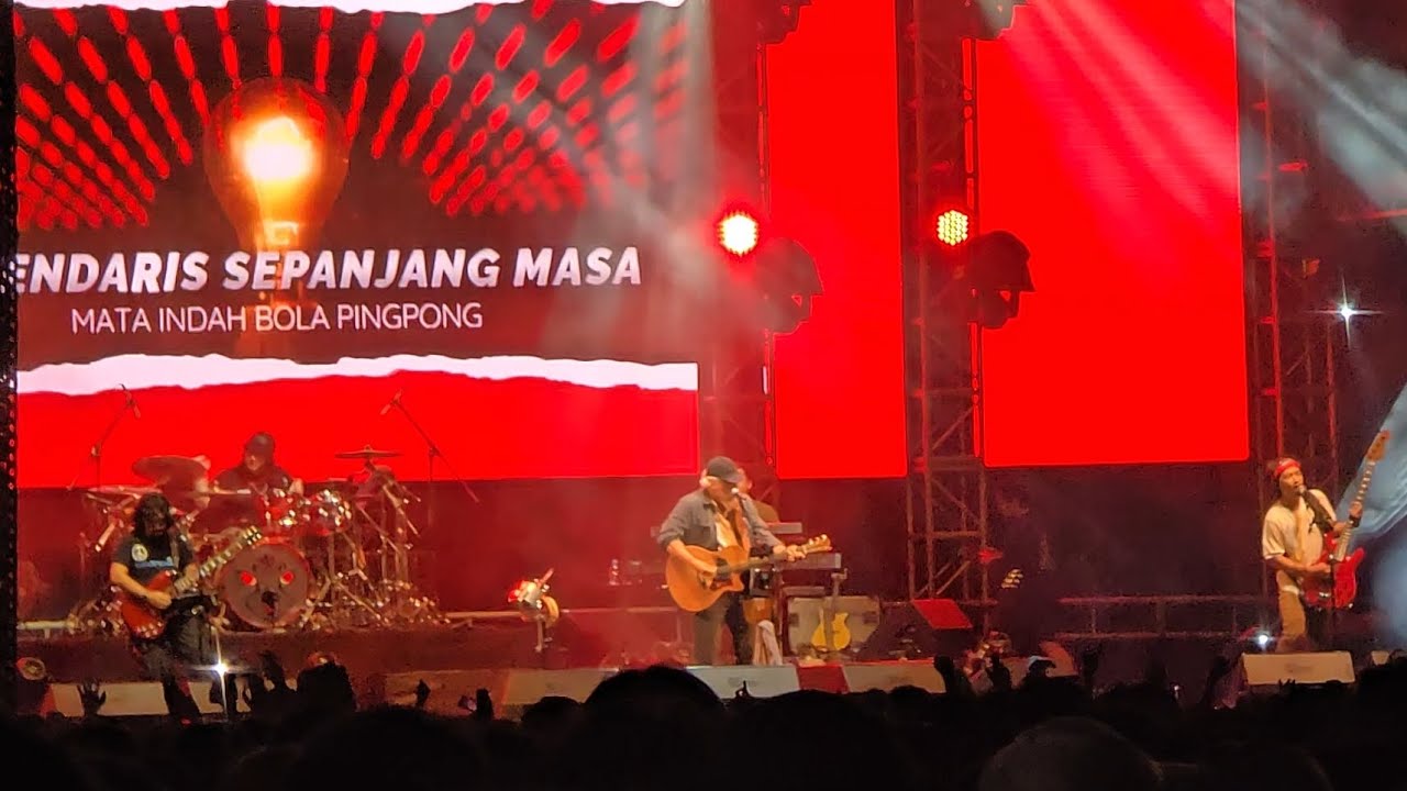 Iwan Fals & Band - Mata Indah Bola Pingpong Live Gaung Merah Segalanya ...