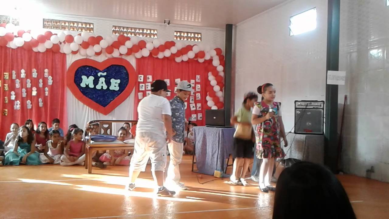 Apresentação na escola Maria Clara Campos - YouTube
