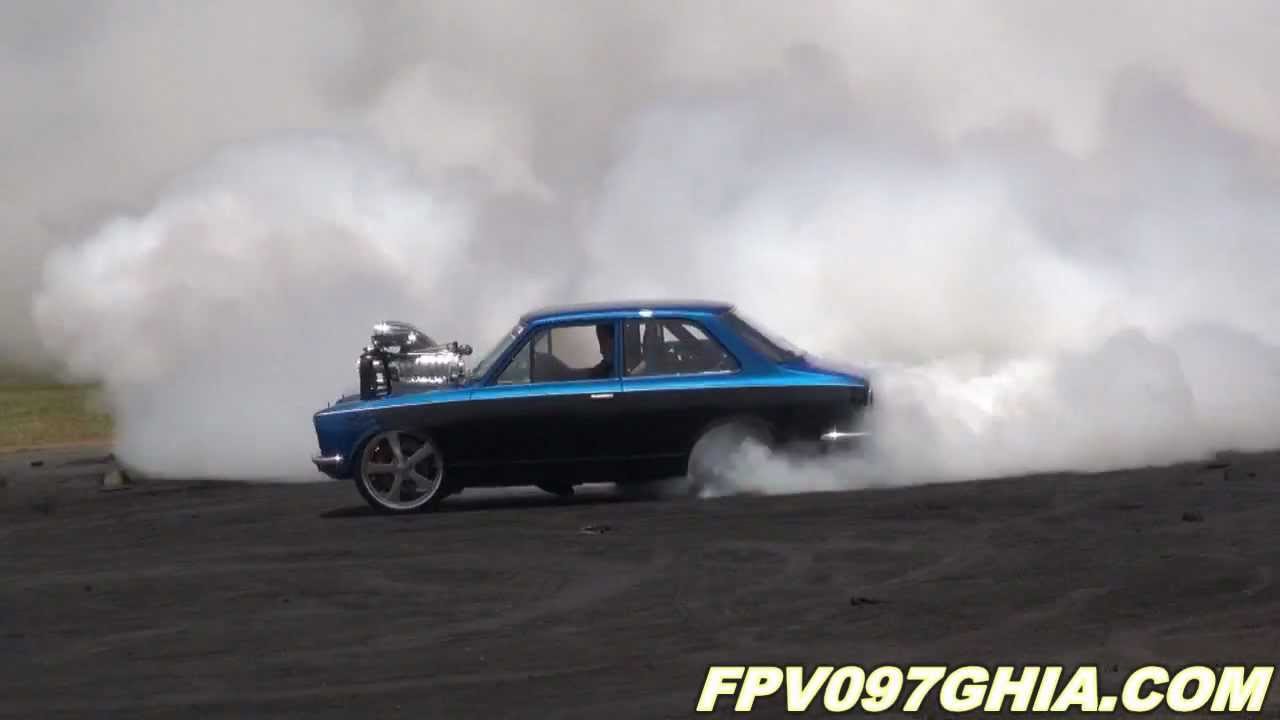 BLOWN V8 COROLLA ( CMEFRY ) BURNOUTS FROM BURNOUT WARRIORS AT WAKEFIELD ...