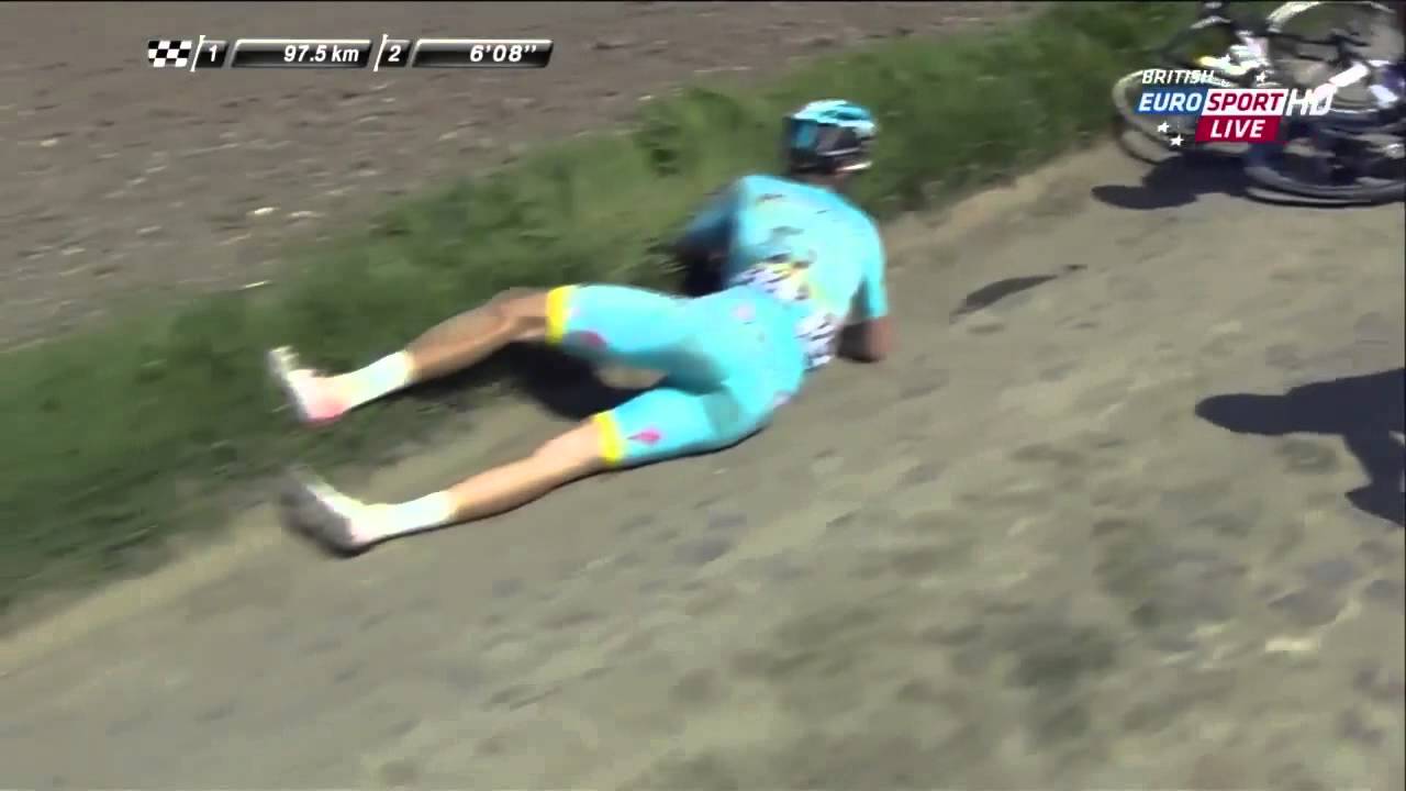 Big crash before the Arenberg Paris Roubaix 2015 HD - YouTube