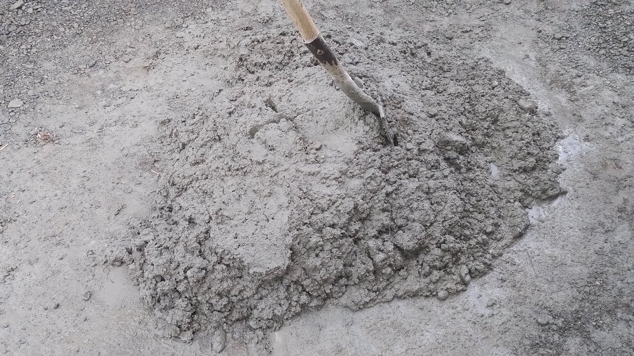 Mixing cement and gravel Silent LS207 - YouTube