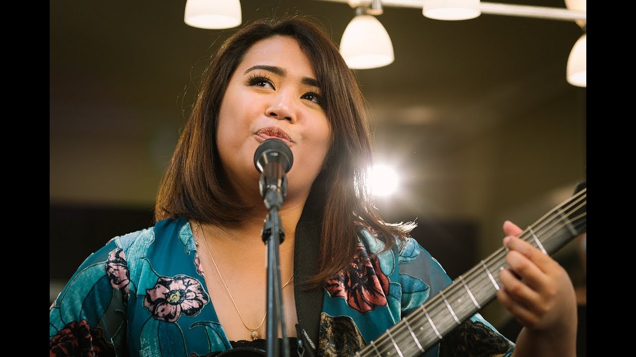 Keilana - Scared (HiSessions Live Music Video) - YouTube