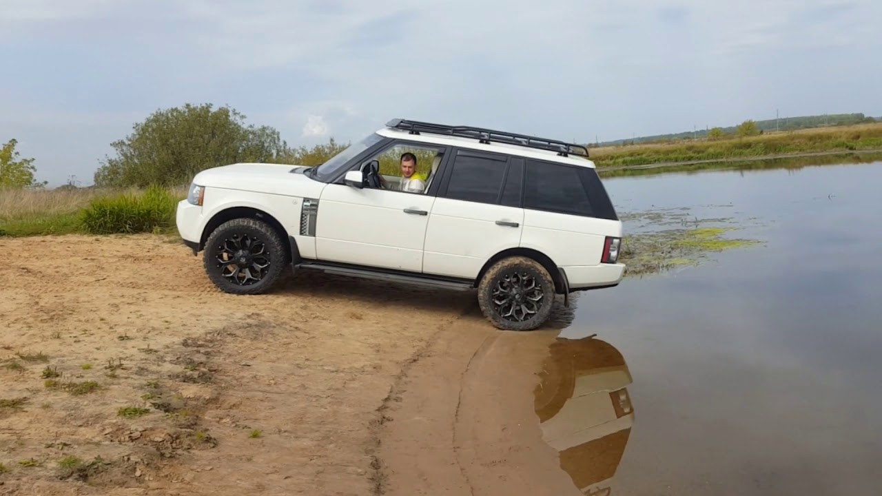 Range Rover off-road in sand of river - YouTube