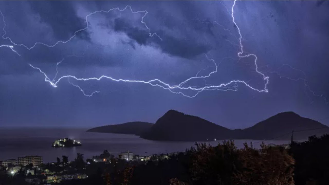 ΣΑΒΒΑΤΟΚΥΡΙΑΚΟ ΜΕ ΚΑΤΑΙΓΙΔΕΣ! Δείτε Που Θα Βρέξει! - YouTube