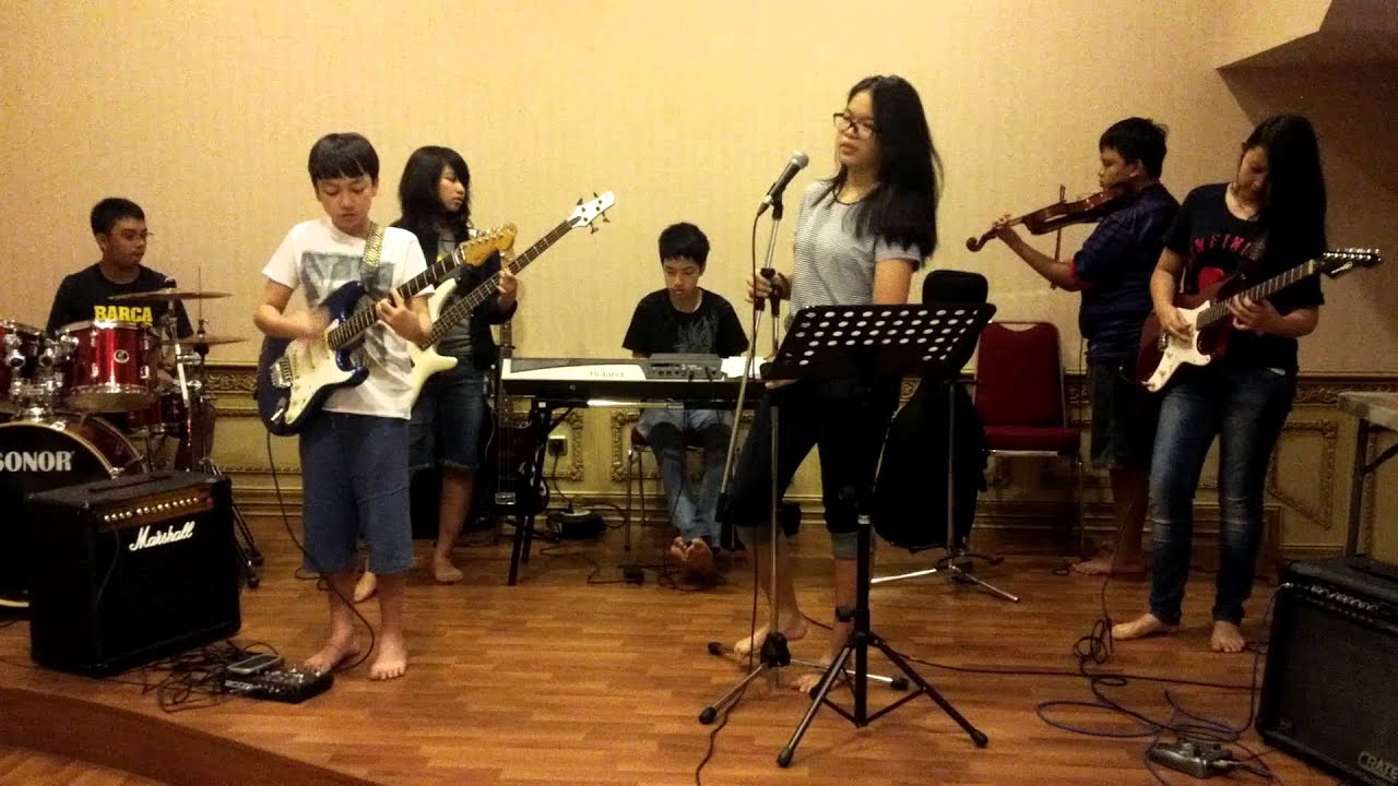 Atmosphere Band SMP St.Bellarminus Menteng - Alam Indonesia - YouTube
