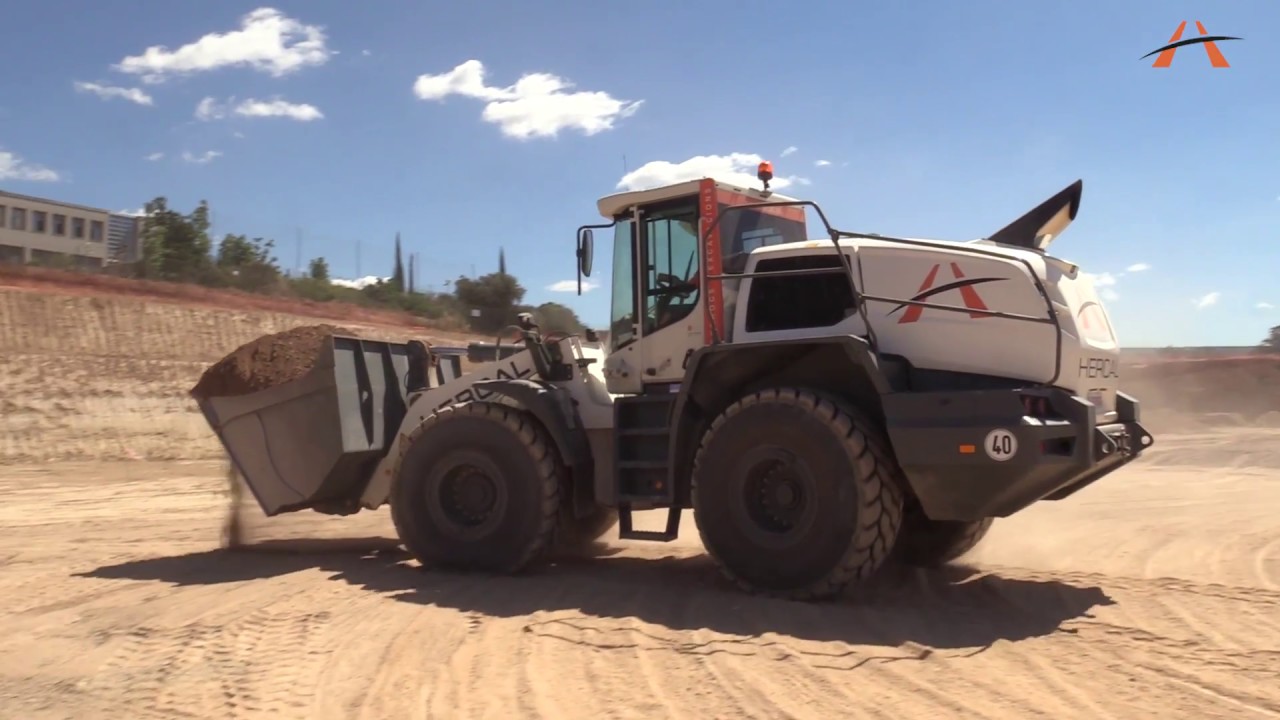 Liebherr L556 - YouTube