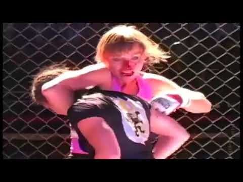 MMA Female Bloody Combat Amy Golombinski vs Ema Oconno - YouTube