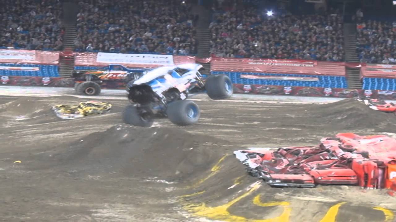 Monster Jam Toronto 2013(Sunday)- Bounty Hunter Freestyle - YouTube