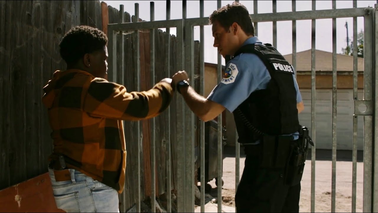Carl helps out neighborhood kid | S11E5 | Shameless - YouTube