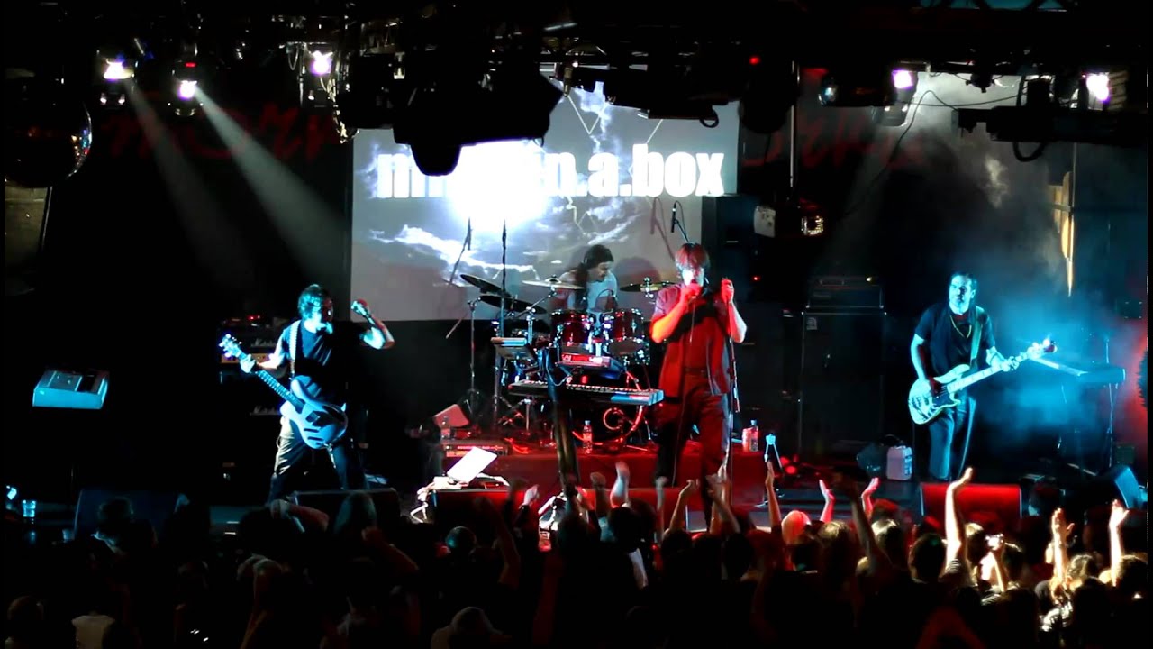 mind.in.a.box - 8 Bits (live) - YouTube