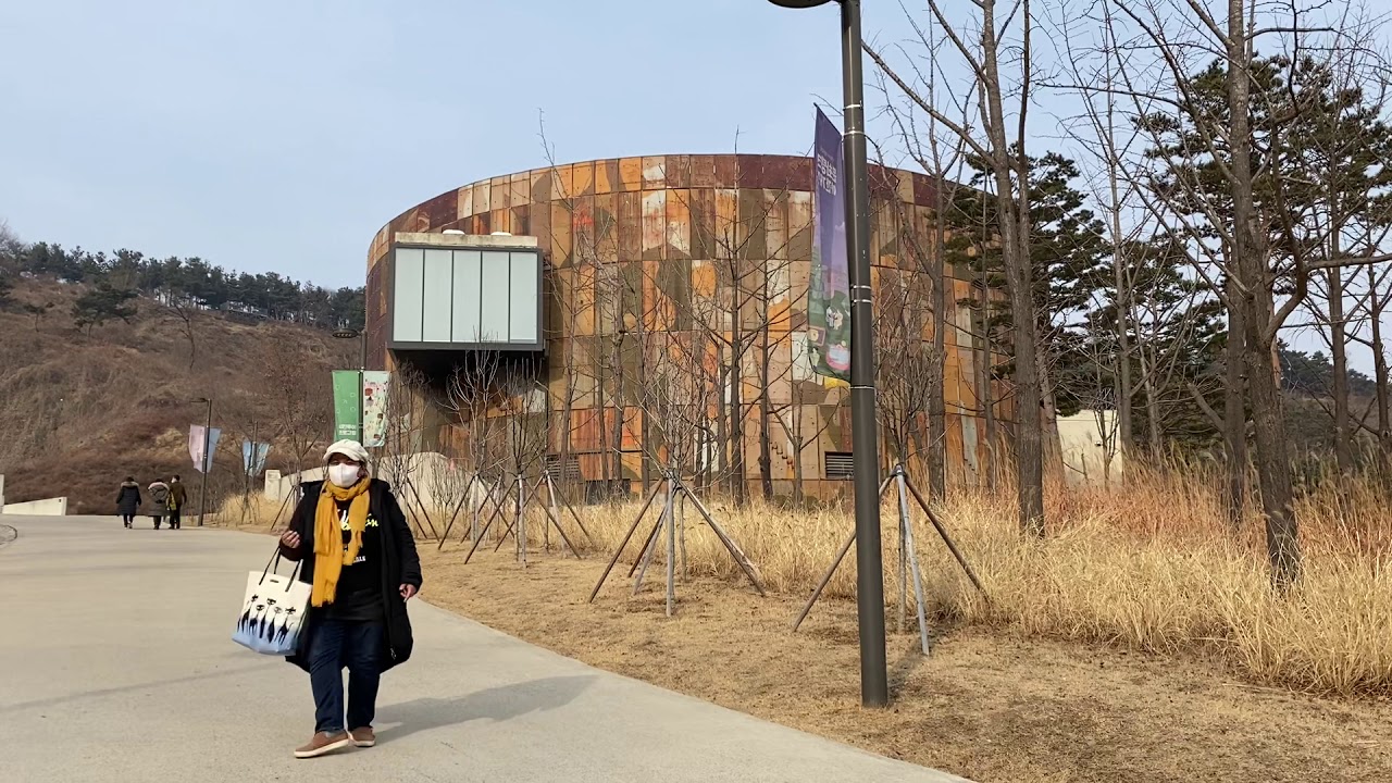 Dancing at the Sandbox Headquarters Start-Up KDRAMA filming location # ...