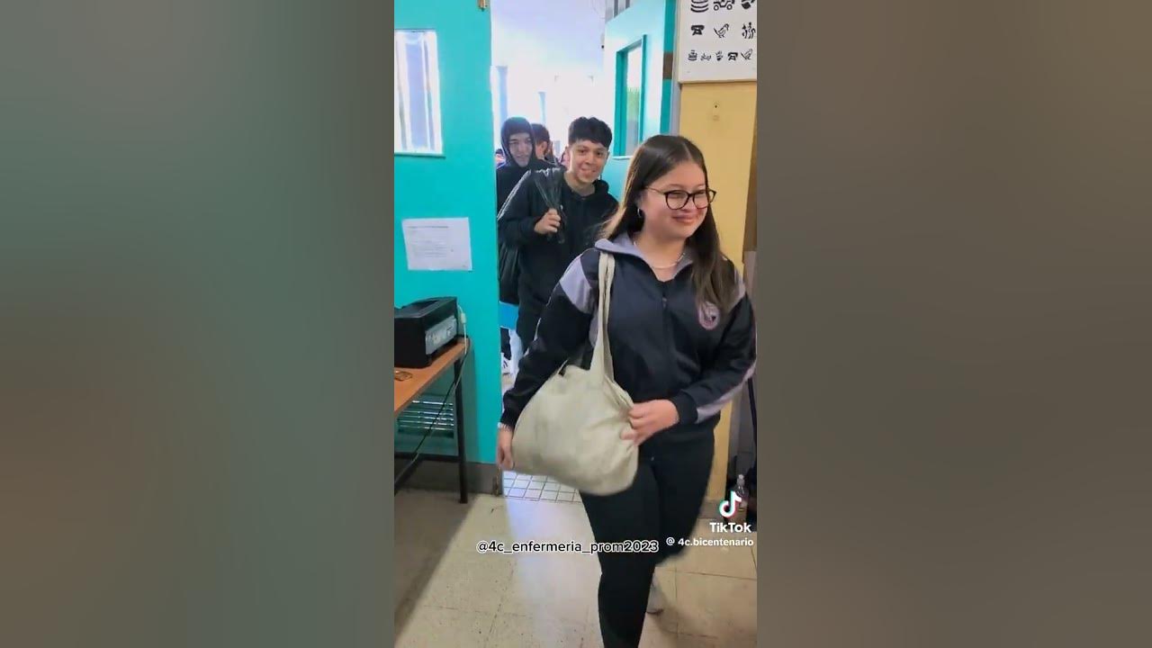 Mis amigos y yo - YouTube