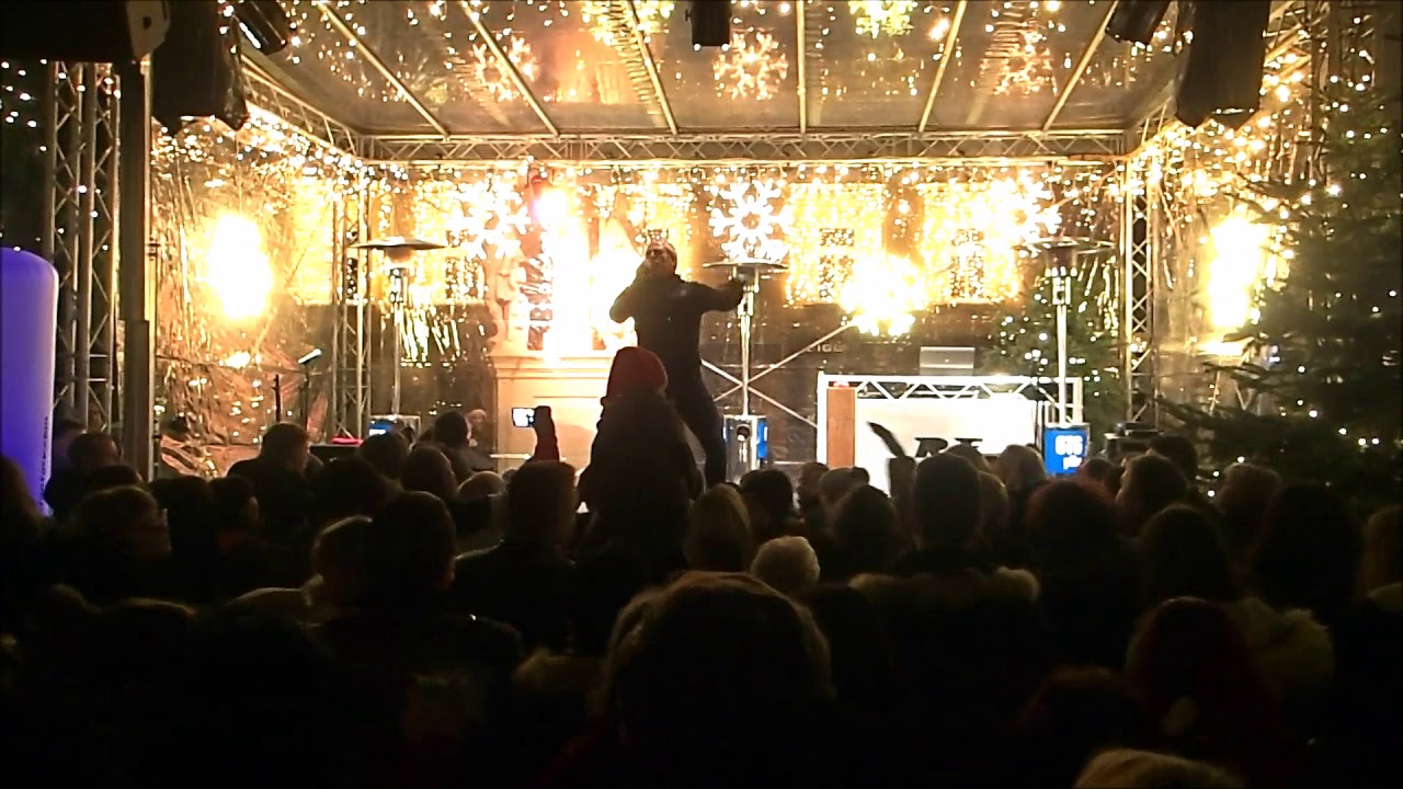 Prižig prazničnih luči v Celju: Vili Resnik - YouTube