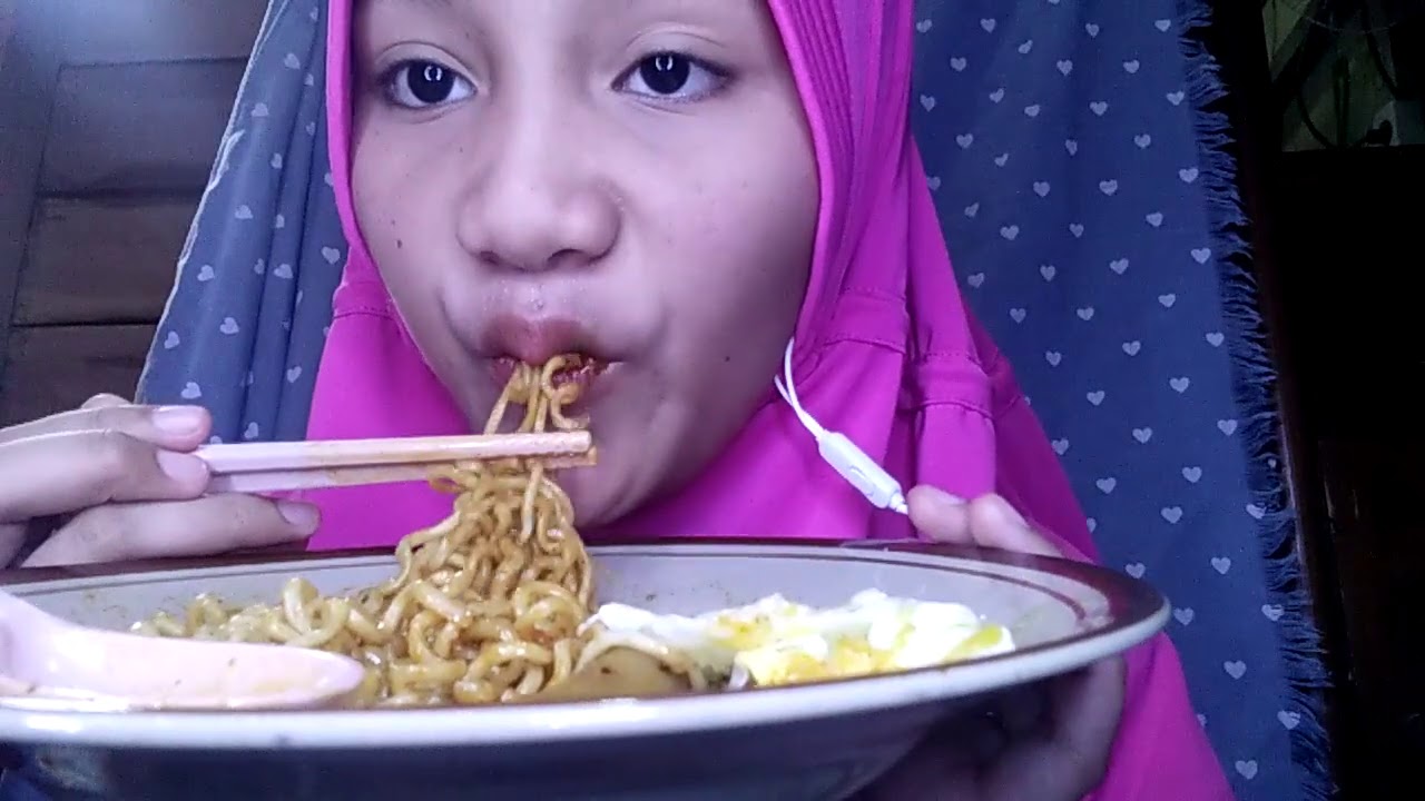 Asmr mie Aceh+telur setenggah mateng+sosis. - YouTube