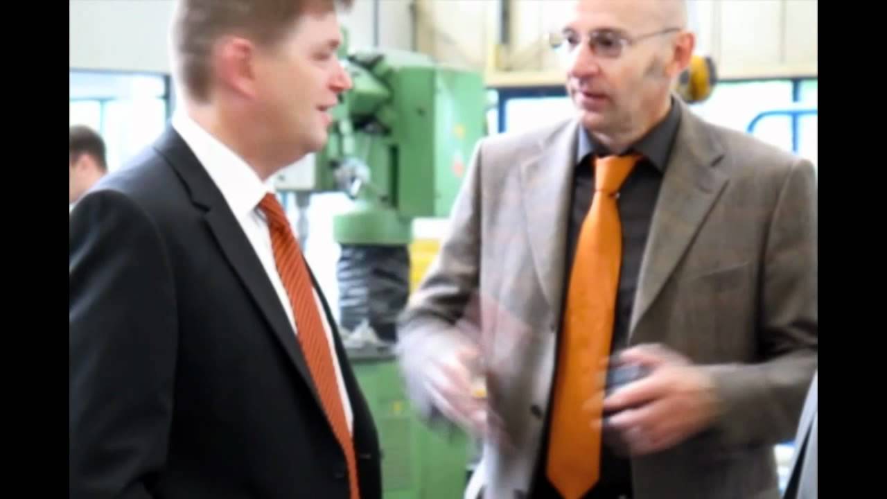 Hurco DCX22 Dual Column Large Vertical Machining Center - YouTube